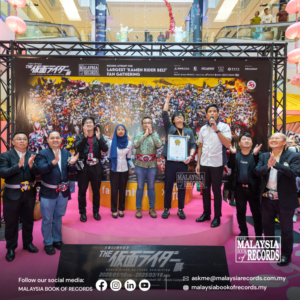 Incubase Arena Malaysia Makes Record For Largest Kamen Rider Belt Fan ...